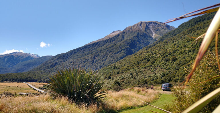 Driving through the incredible Haast Pass, New Zealand - KiwiandtheKraut